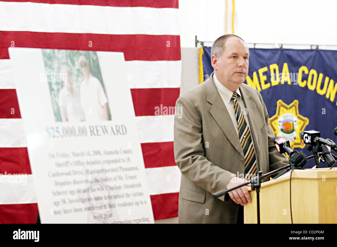 Alameda Coounty Sheriff Sgt. Scott Dudek updating the press and ...