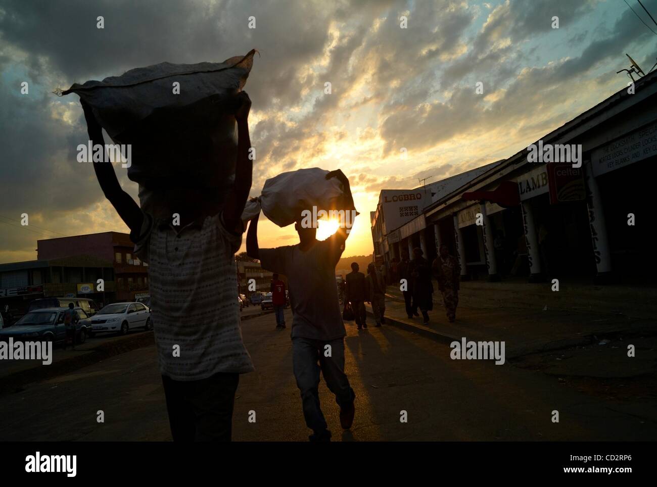 Mar 19, 2008 - Lilongwe, Malawi - People carrying grain in Lilongwe ...