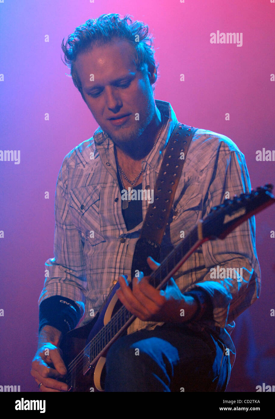 Guitarist matt roberts hi-res stock photography and images - Alamy