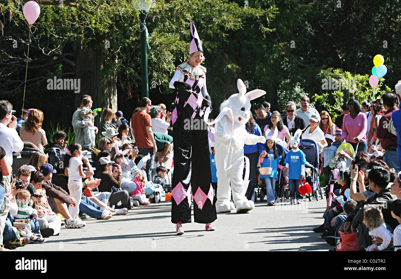 Kids line the street for a Easter Parade at Eggstravaganza, Saturday ...