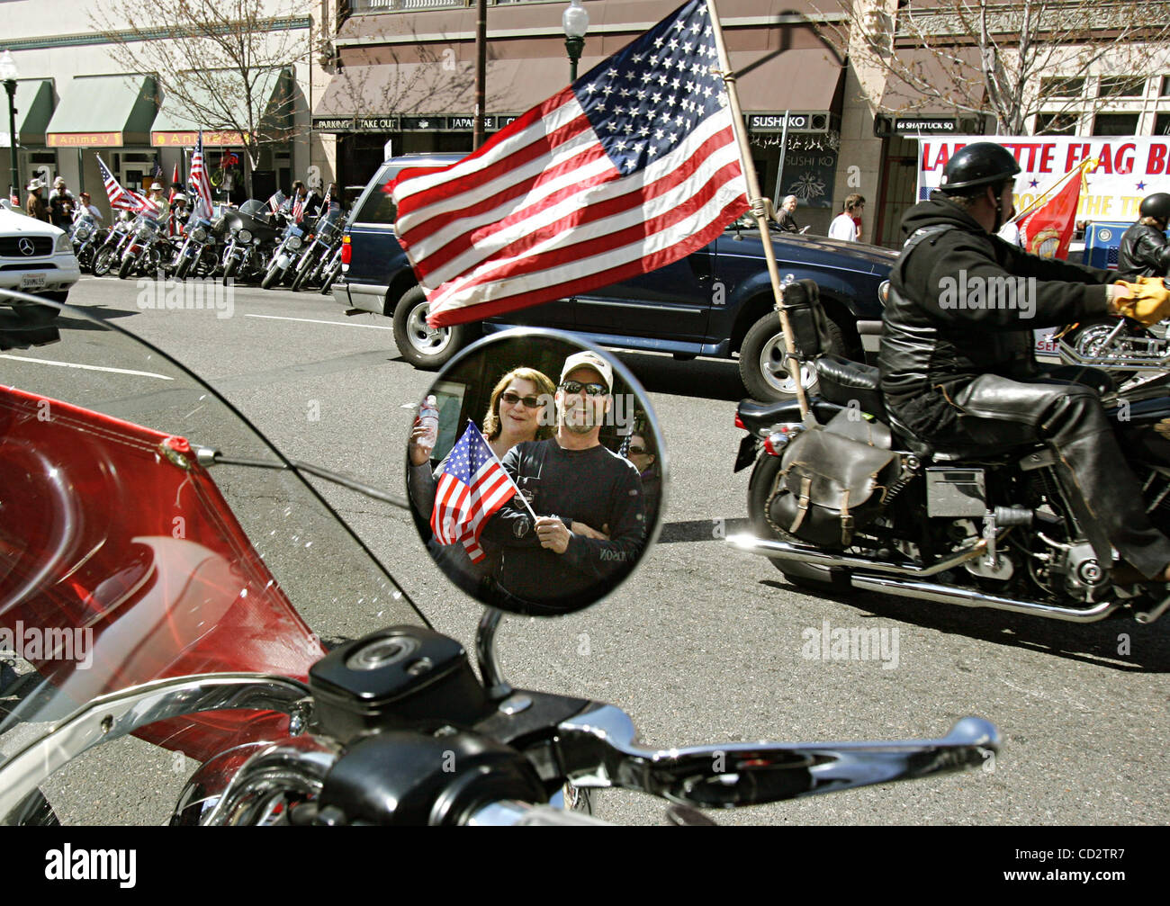Phil Robinson, a former Marine, and his wife, Esmeralda, (in reflection ...