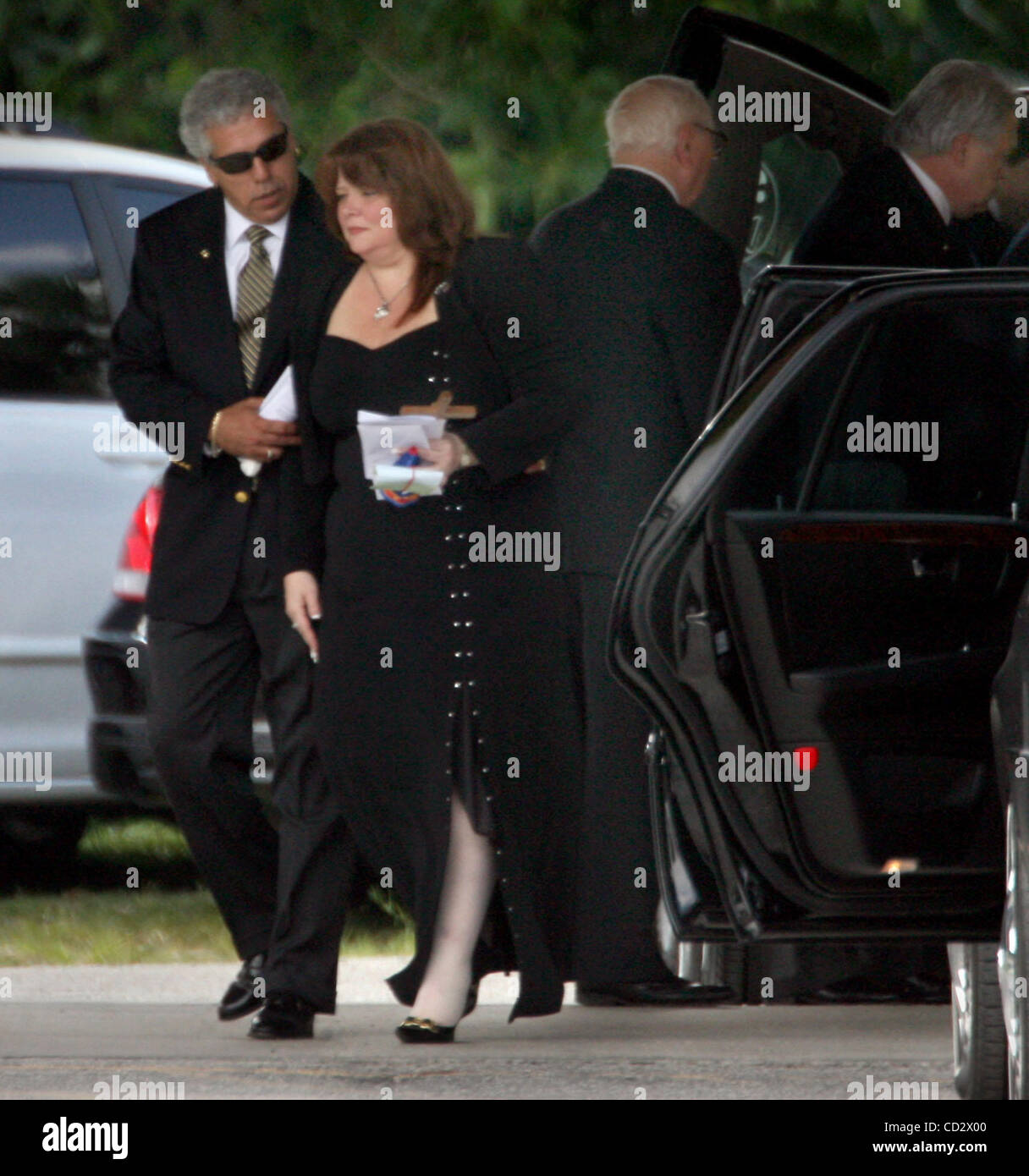 032608 SC met Funeral (6of8) Staff photos by Bob Shanley/Palm Beach ...