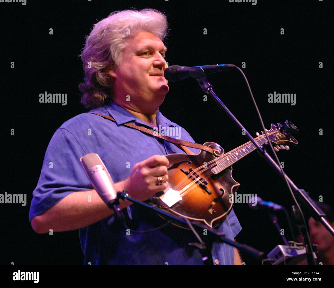 Ricky skaggs in concert hi-res stock photography and images - Alamy