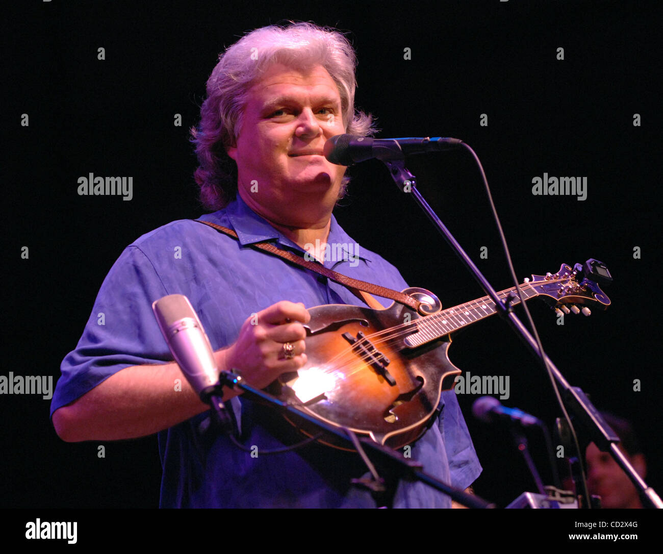 Ricky skaggs in concert hi-res stock photography and images - Alamy