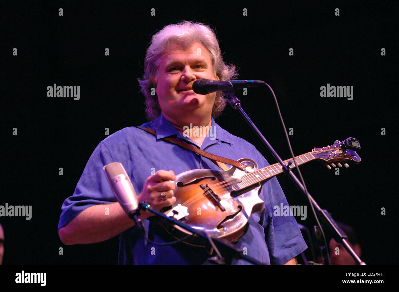 Ricky skaggs in concert hi-res stock photography and images - Alamy
