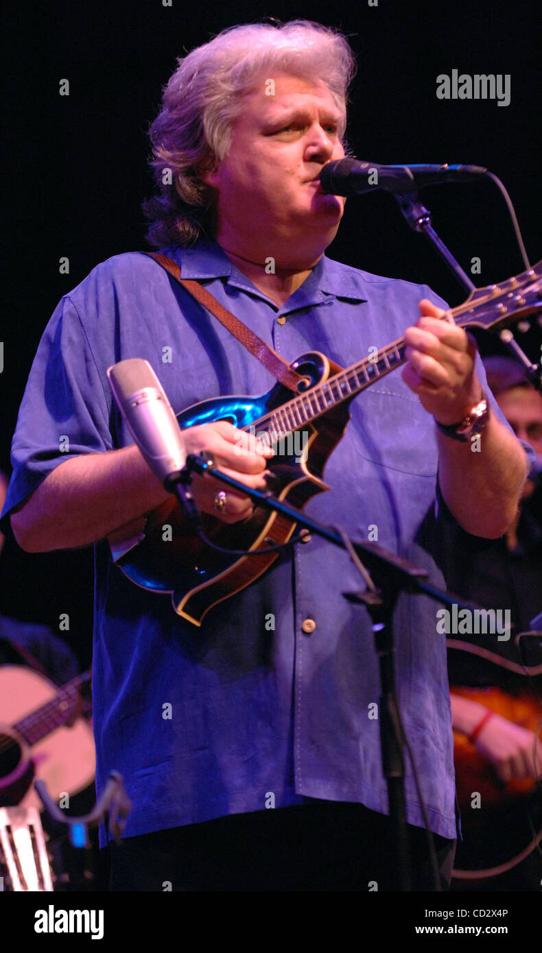 Ricky skaggs in concert hi-res stock photography and images - Alamy