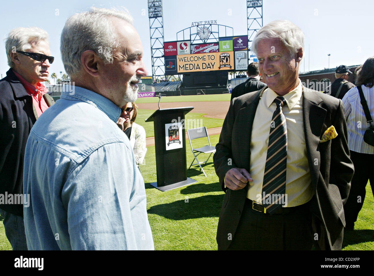 Giants' President and Managing General Partner Peter Magowan talks with ...