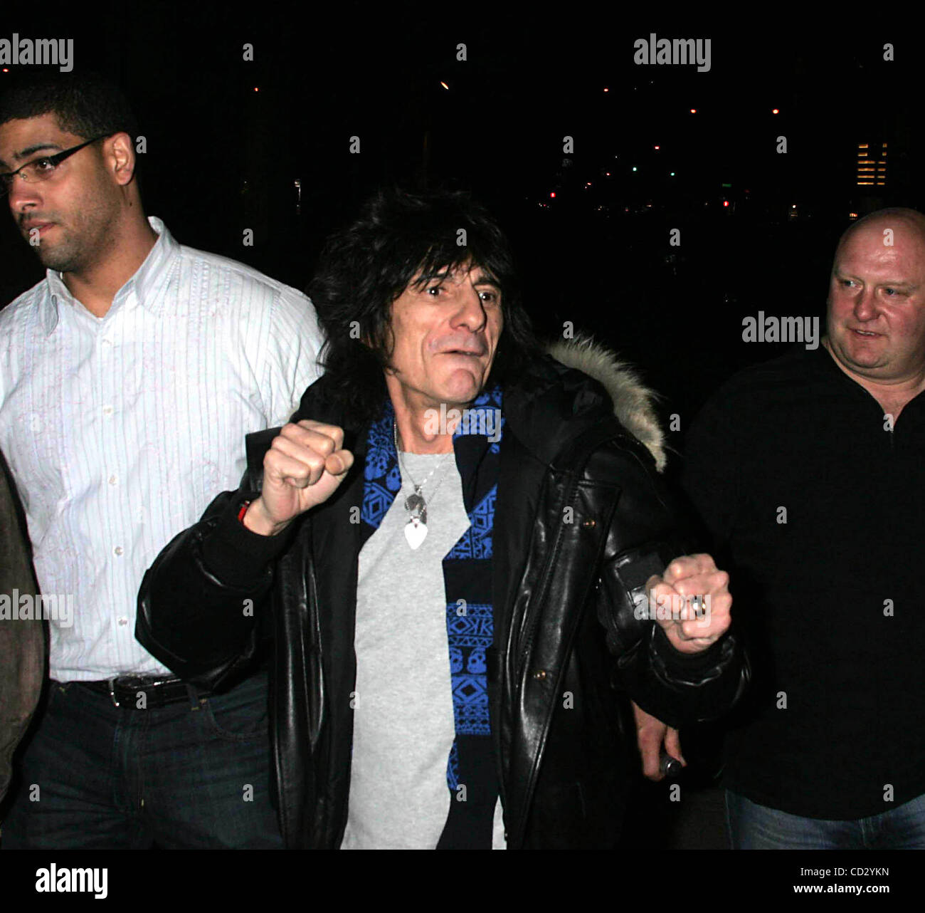 Mar. 29, 2008 - New York, New York, U.S. - RON WOOD STOPS FOR FANS AND ...