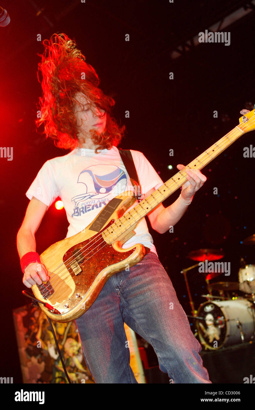 Alex turner 2008 hi-res stock photography and images - Alamy