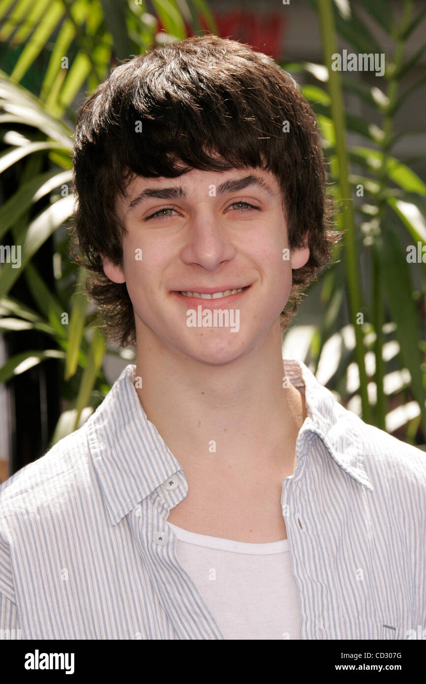 Mar 30, 2008 - Hollywood, California, USA - Actor DAVID HENRIE arriving ...