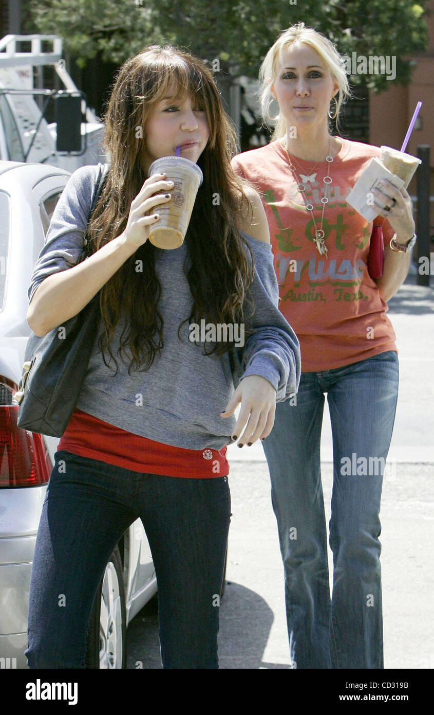 Los Angeles, 2008-3-31 / Hannah Montana star MILEY CYRUS and her mother ...