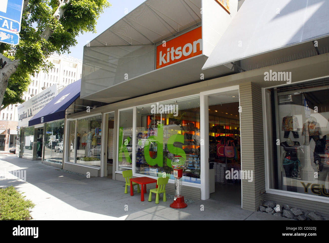 Los Angeles, 2008-4-2 / Celebrity hotspots in Los Angeles: Kitson for ...