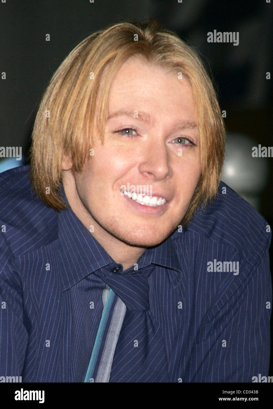 Apr 08, 2008 - New York, NY, USA - Singer CLAY AIKEN poses for photos ...