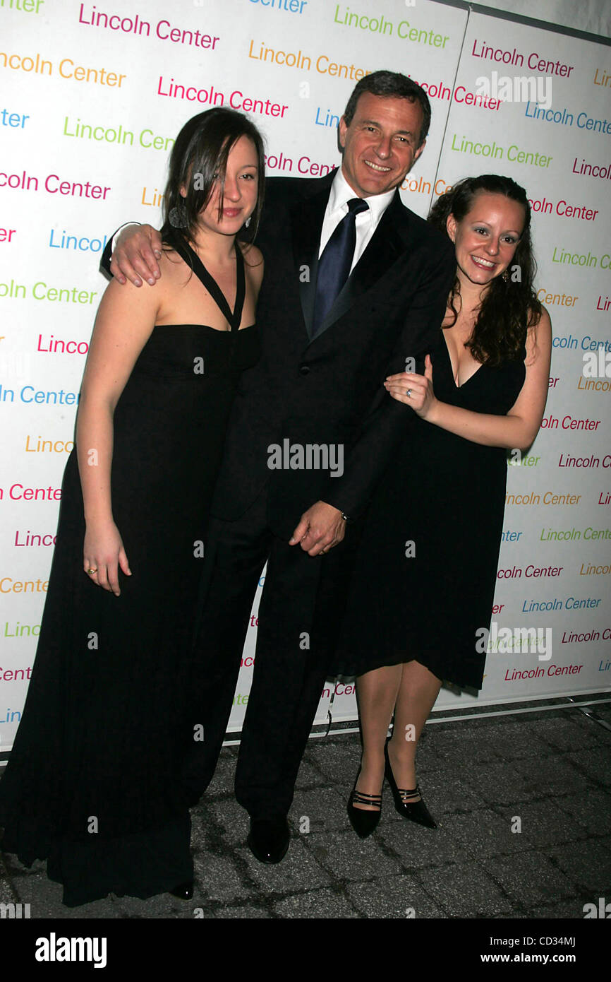 Robert iger and his daughters hi-res stock photography and images - Alamy