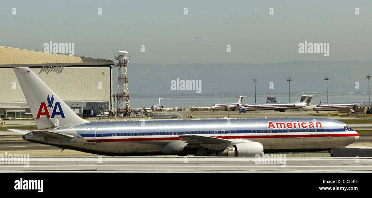 An American Airlines plane taxis at San Francisco International Airport ...