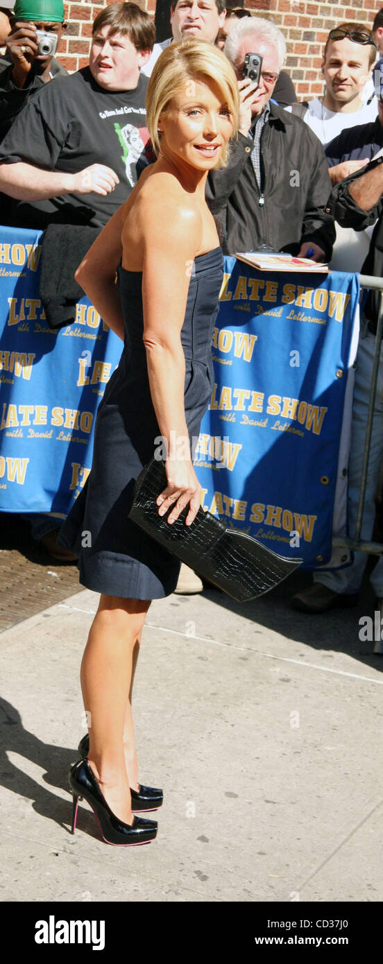 Apr 17, 2008 - New York, NY, USA -Actress/ talk show host KELLY RIPA ...