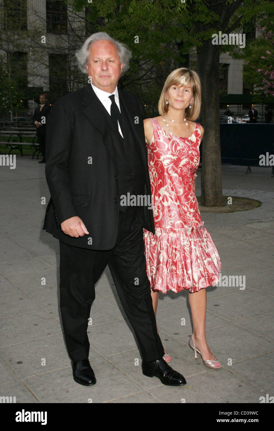 Apr 22, 2008 - New York, NY, USA - GRAYDON CARTER and ANNA CARTER at ...