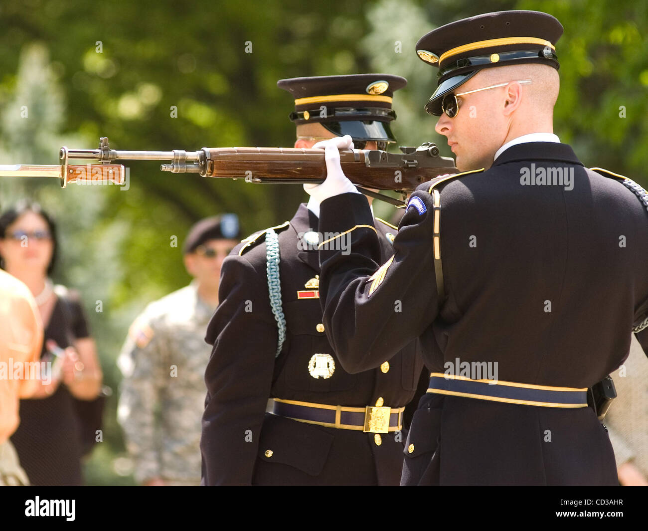 A sergeant of the guard inspects the rifle of a "Sentinel" at the Tomb ...