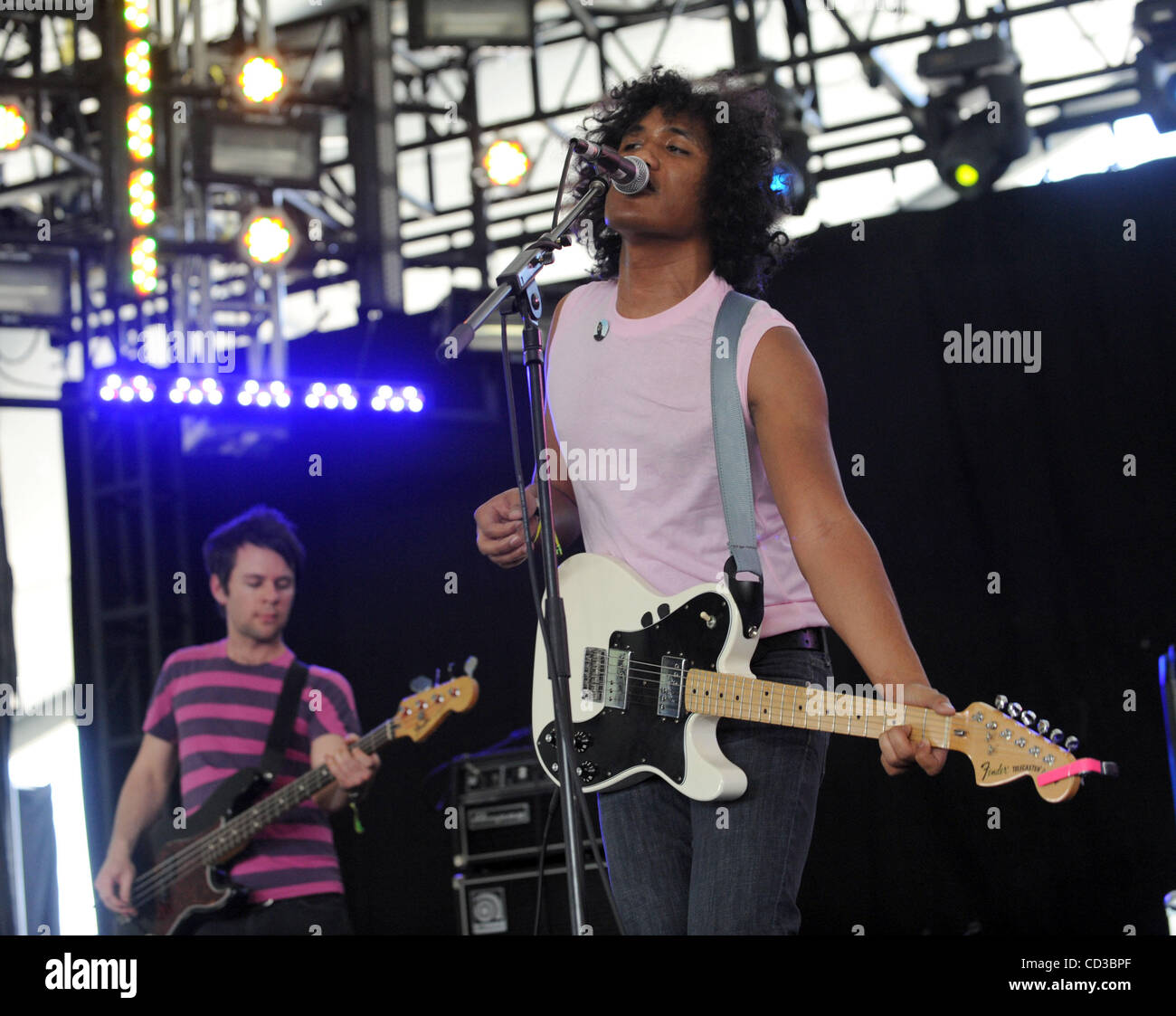 Apr 25, 2008 - Indio, California; USA - Singer / Guitarist REGGIE ...