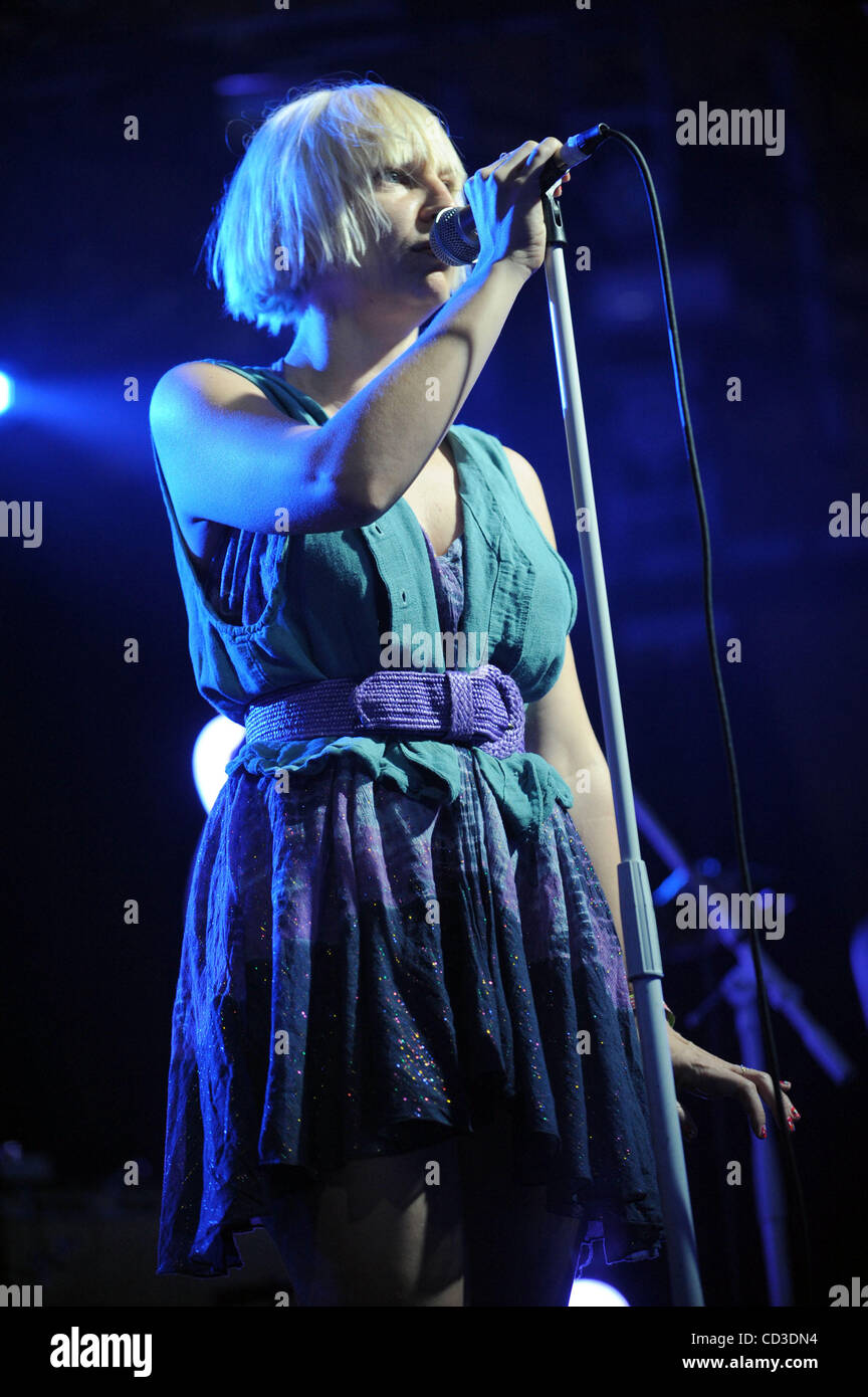 Apr 27, 2008 - Indio, California; USA - Musician SIA FURLER performs ...