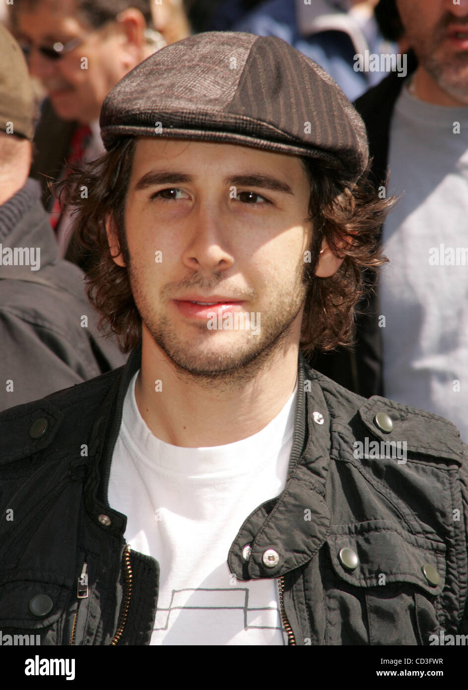 Apr 30, 2008 - New York, NY, USA - Singer JOSH GROBAN poses for photos ...