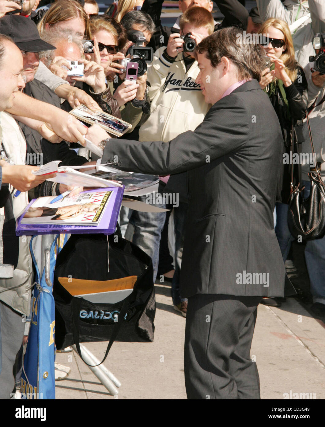 Apr 30, 2008 - New York, NY, USA - Actor MATTHEW BRODERICK signs ...