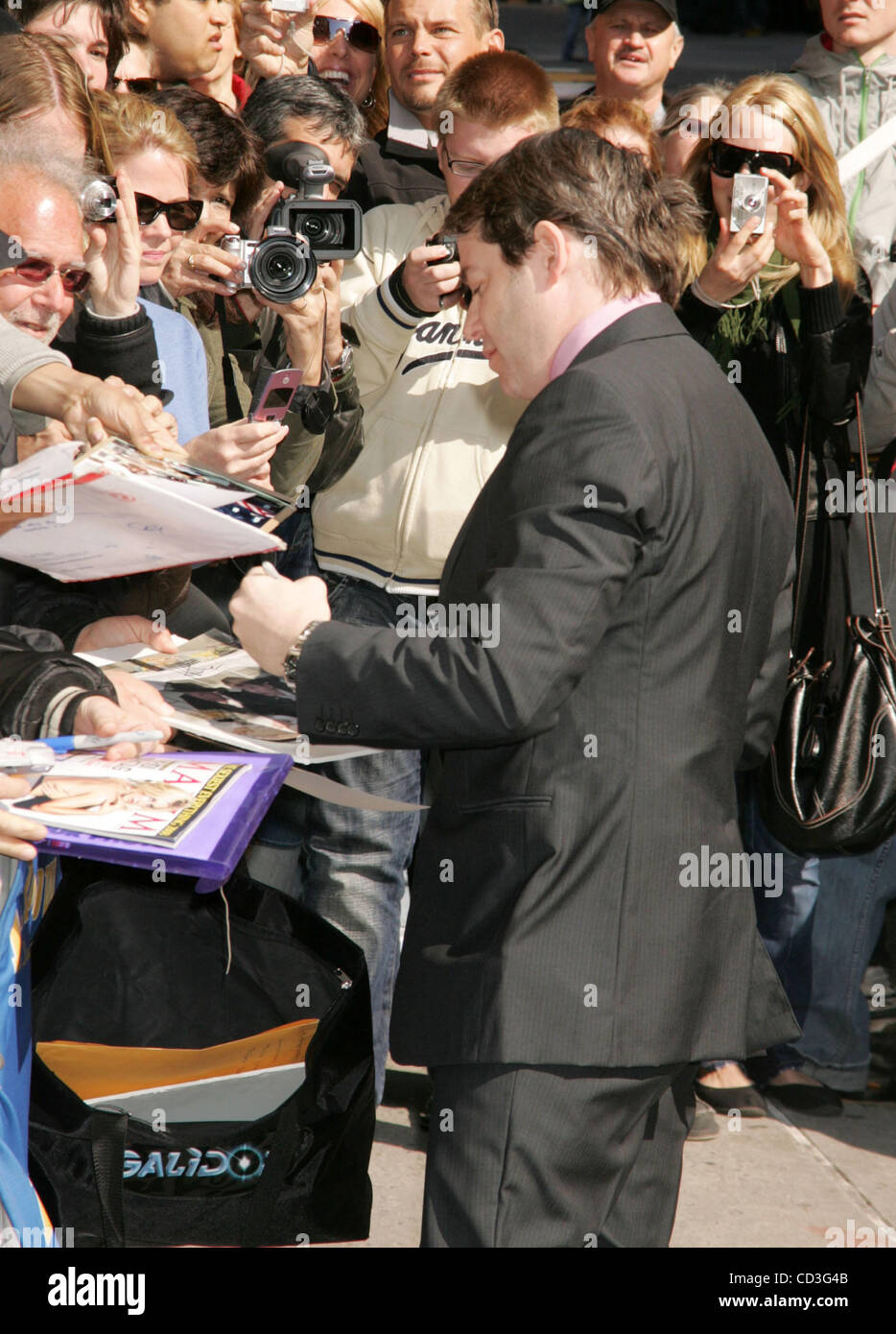 Apr 30, 2008 - New York, NY, USA - Actor MATTHEW BRODERICK signs ...