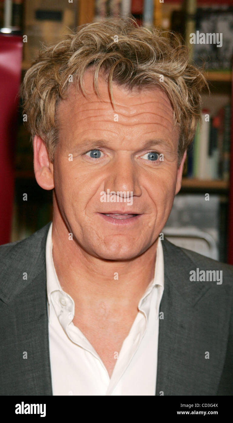 Gordon ramsay scottish chef hi-res stock photography and images - Alamy