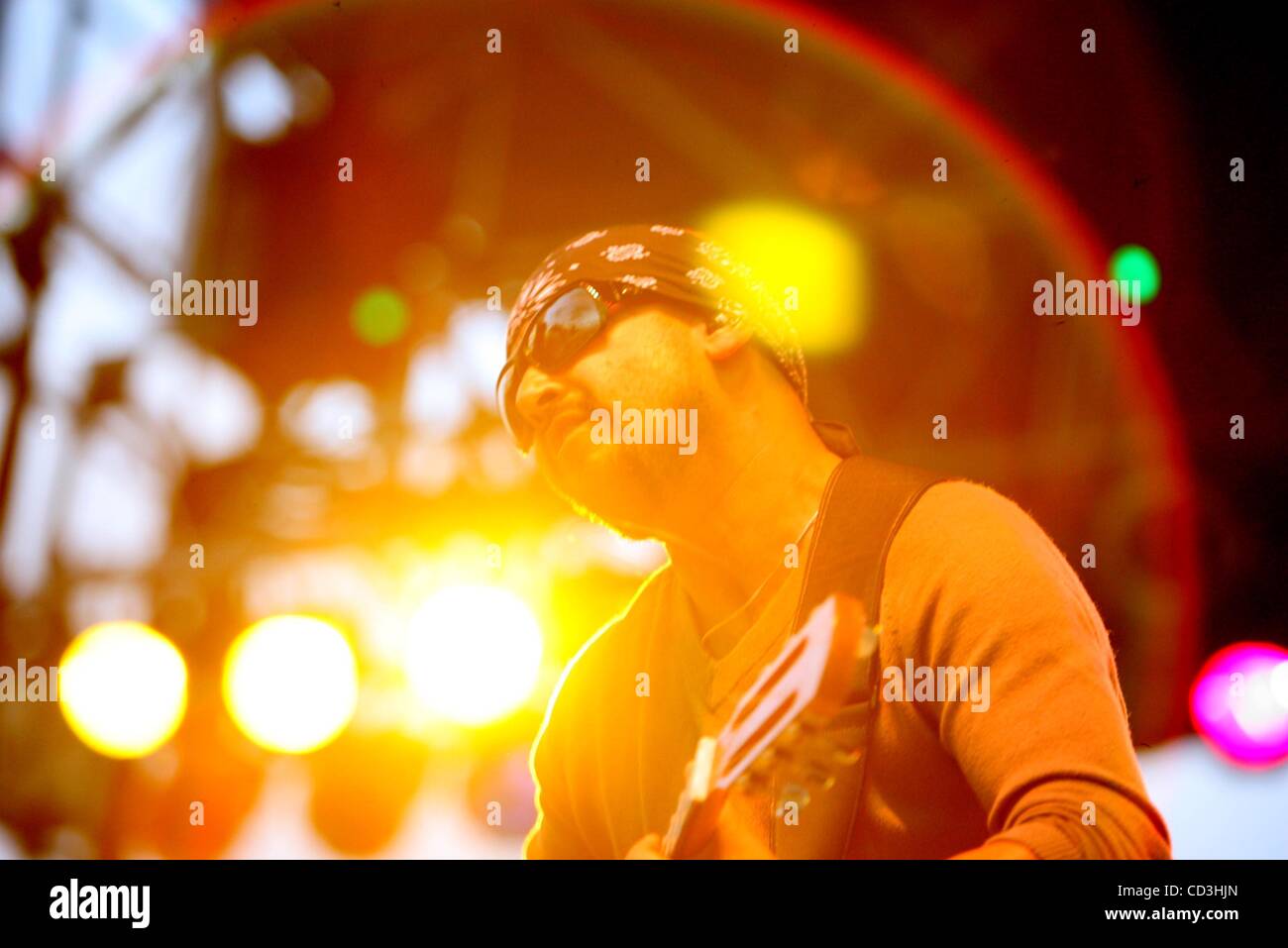 050208 met ozomatli 01 Staff Photo by Gary Coronado/The Palm Beach Post ...