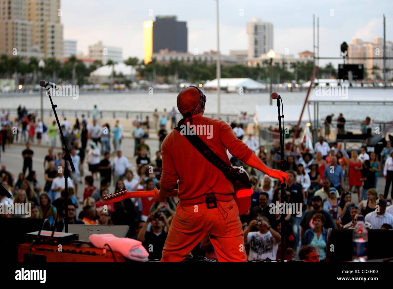 050208 met ozomatli 10 Staff Photo by Gary Coronado/The Palm Beach Post ...