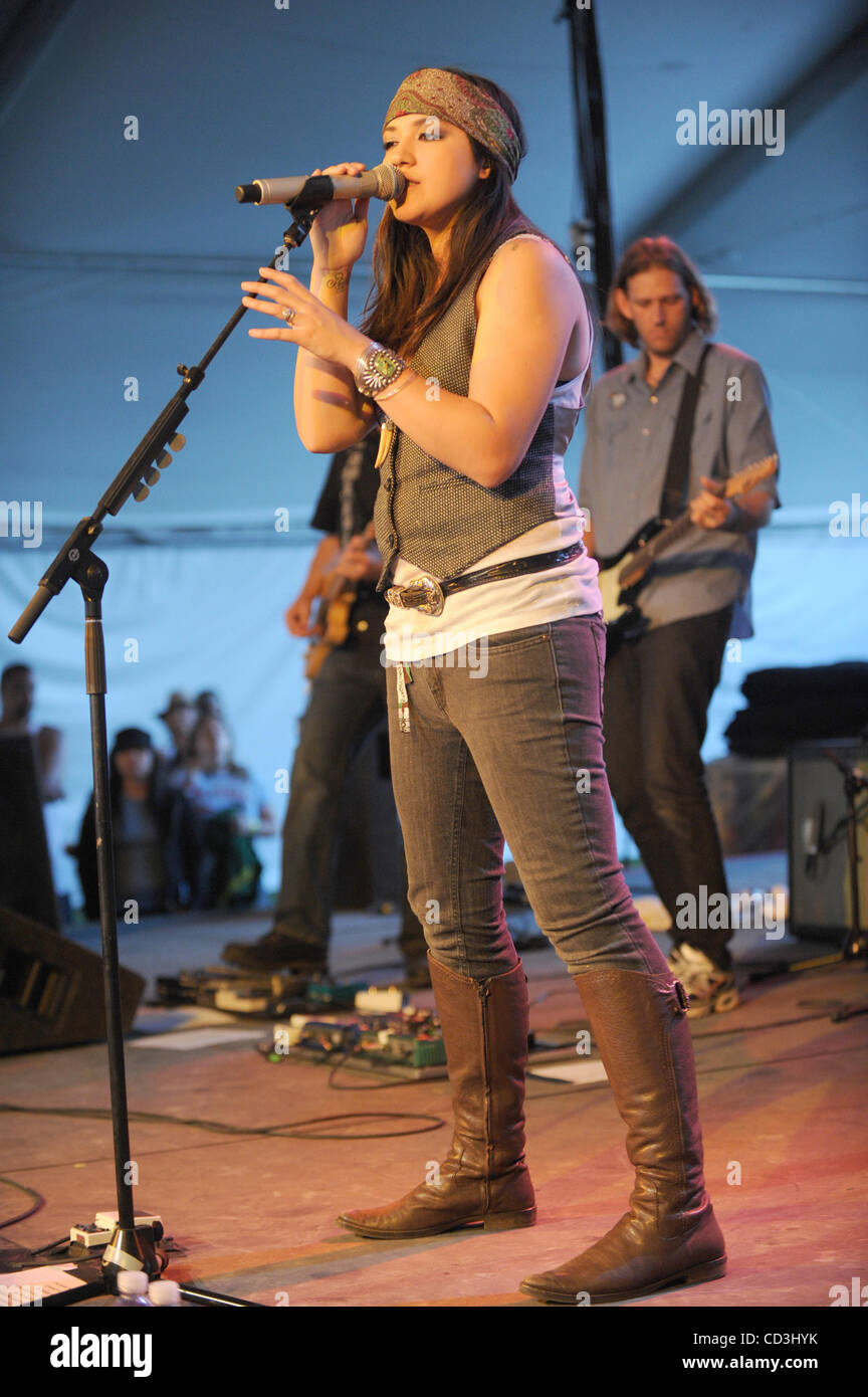 Singer michelle branch hi-res stock photography and images - Alamy