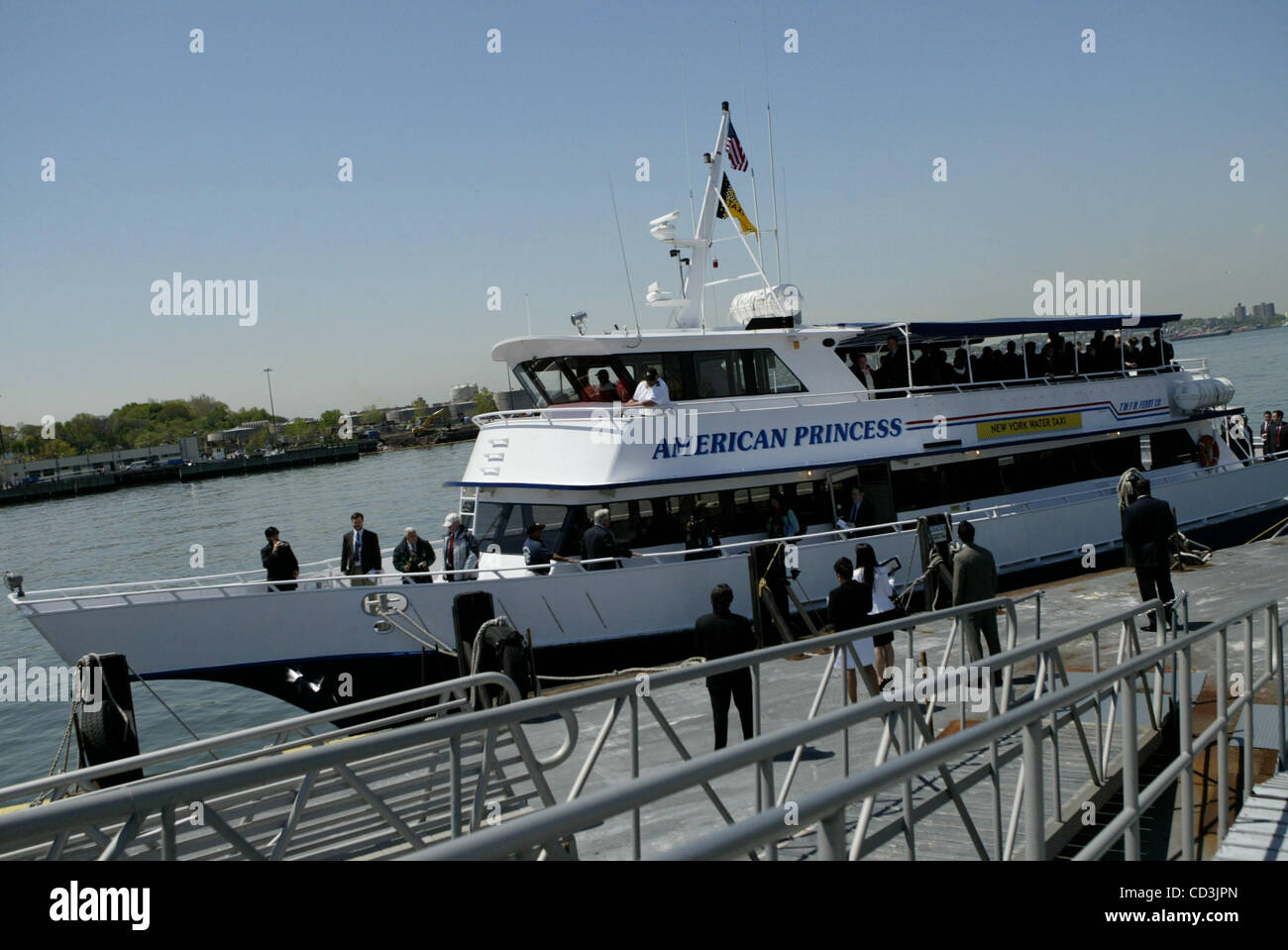 Mayor Michael Bloomberg and Speaker Christine Quinn announcing new ...