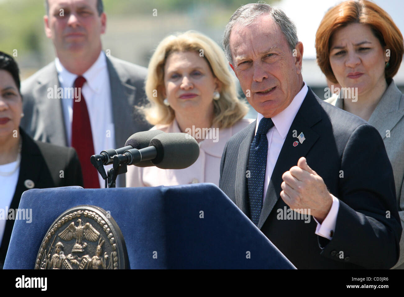 Mayor Michael Bloomberg and Speaker Christine Quinn announcing new ...