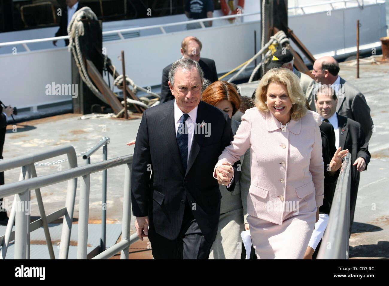 Mayor Michael Bloomberg and Speaker Christine Quinn announcing new ...