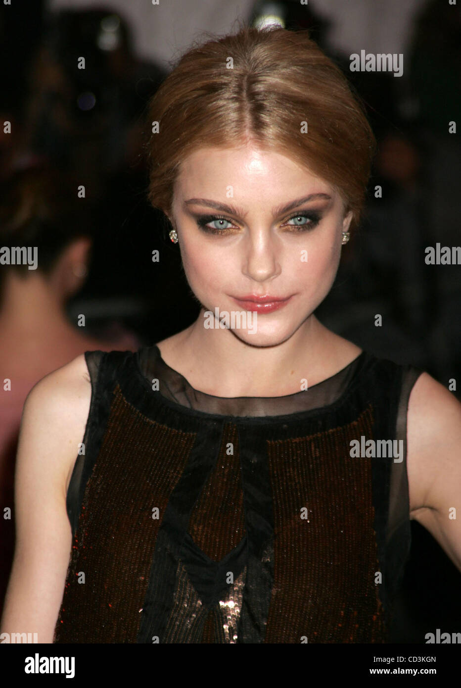 Fashion model jessica stam hi-res stock photography and images - Alamy