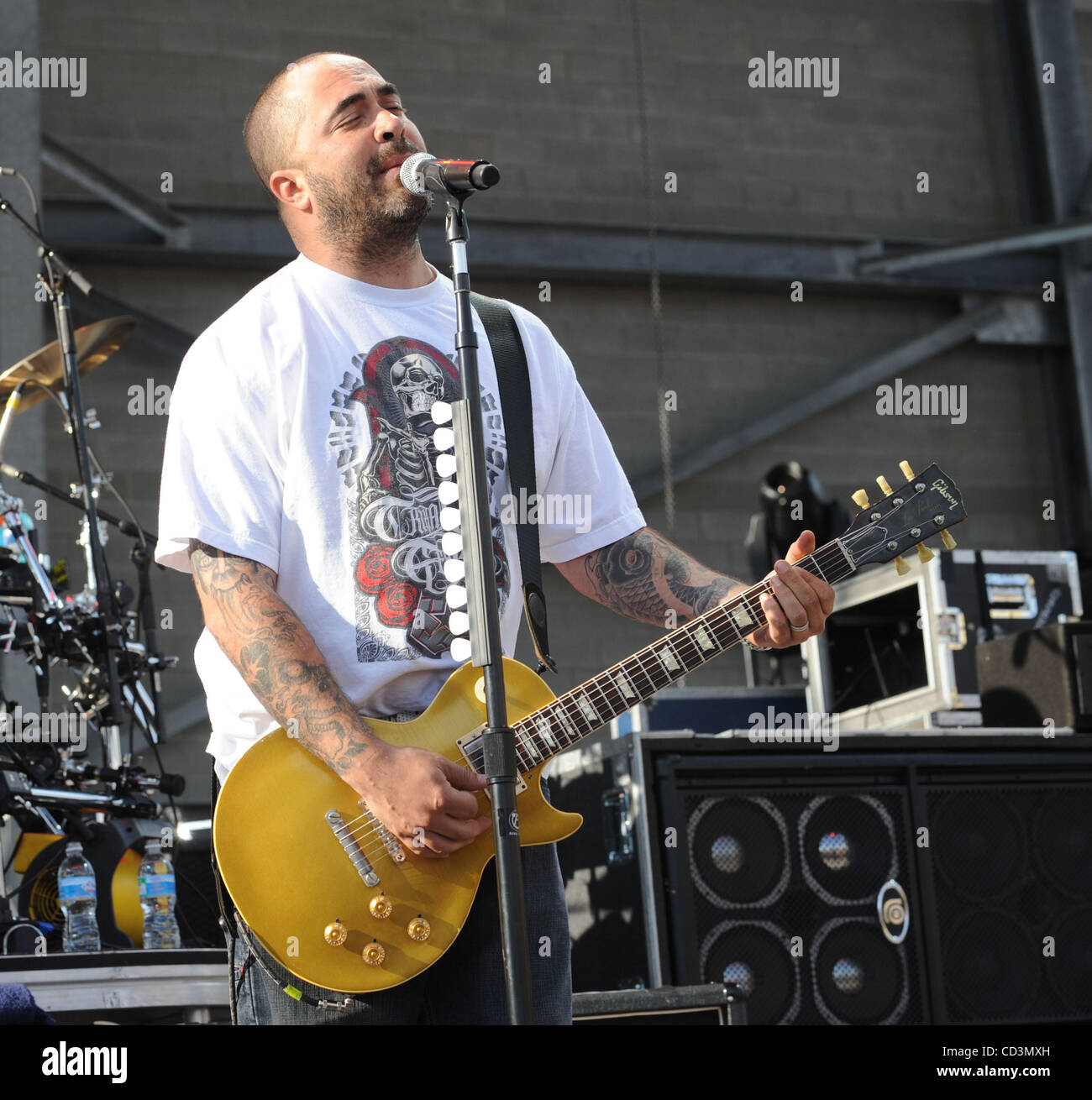 Staind band hi-res stock photography and images - Alamy