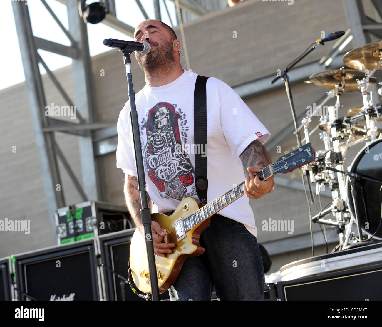 Staind band hi-res stock photography and images - Alamy