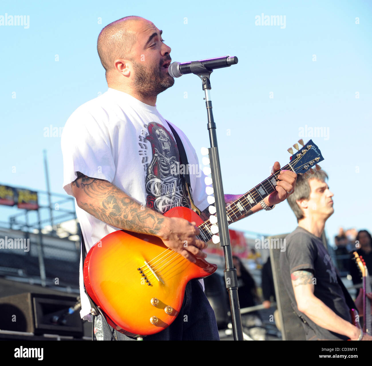 Staind band hi-res stock photography and images - Alamy