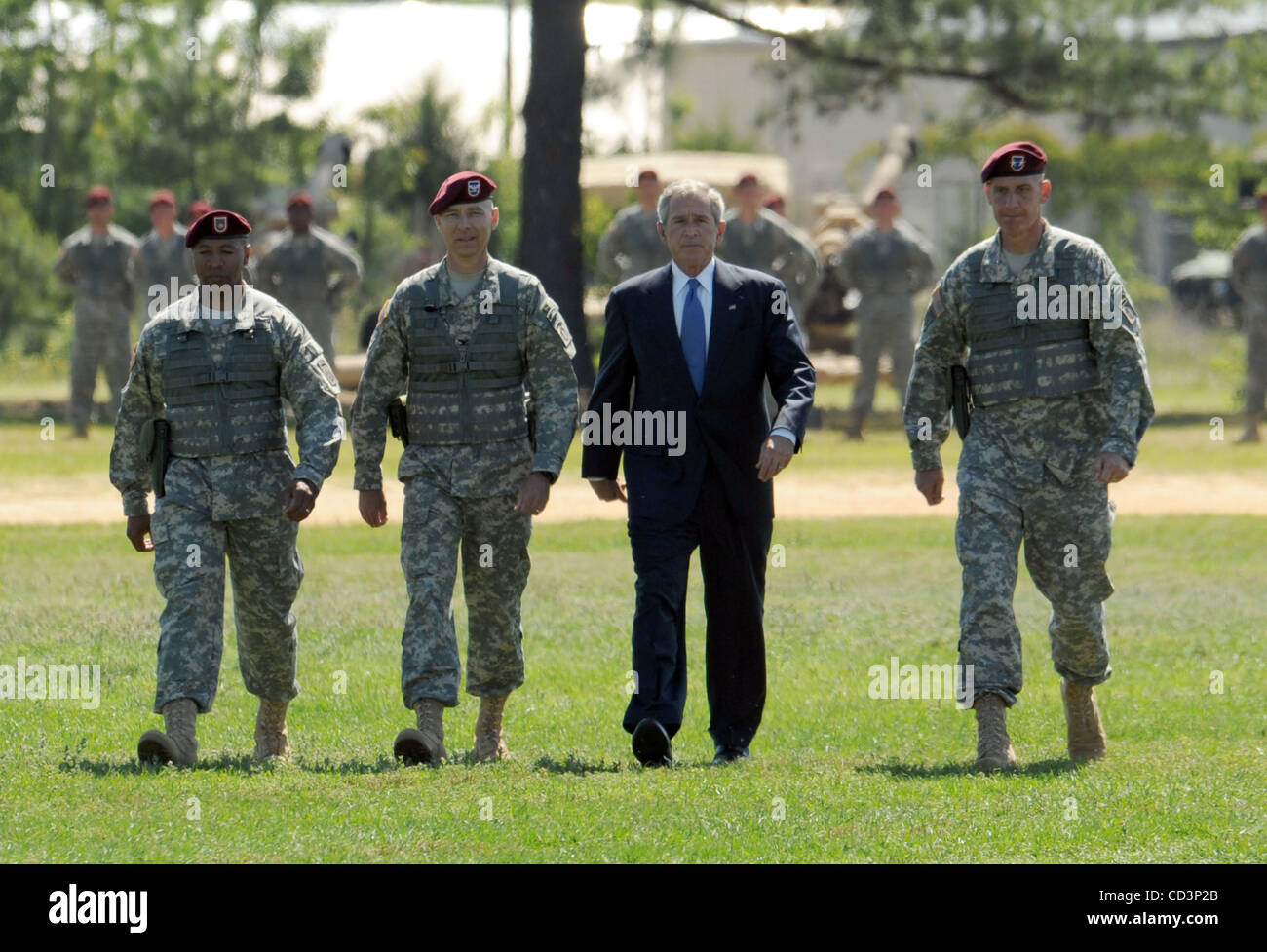 May 22, 2008 - Fort Bragg, North Carolina; USA - (R-L) Commanding Major ...