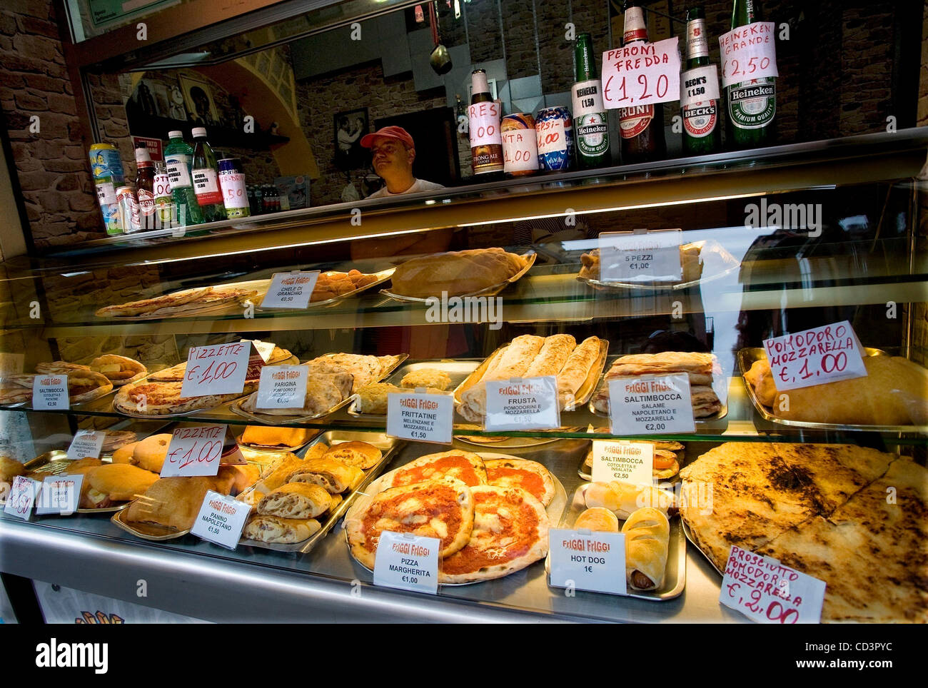 Spaccanapoli Naples Shopping Stock Photos & Spaccanapoli Naples ...