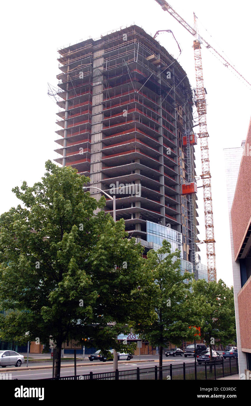 June 3, 2008 - New York, New York, U.S. - DONALD TRUMP BUILDS THE ...