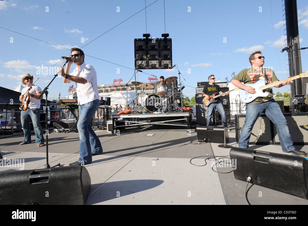 Jun 5, 2008 - Nashville, Tennessee; USA - (L-R) Fiddler DAVID PICHETTE ...