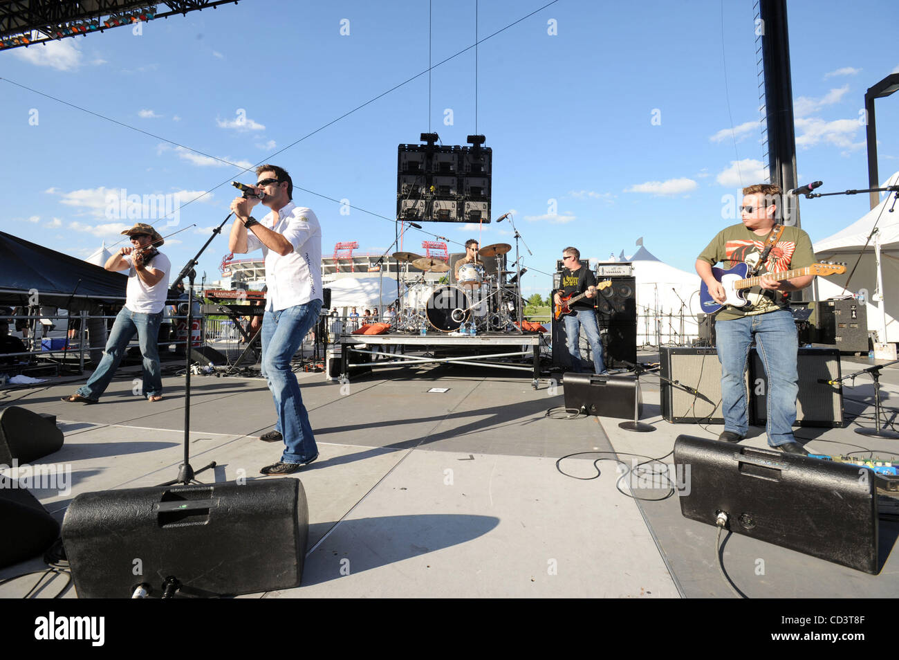 Jun 5, 2008 - Nashville, Tennessee; USA - (L-R) Fiddler DAVID PICHETTE ...
