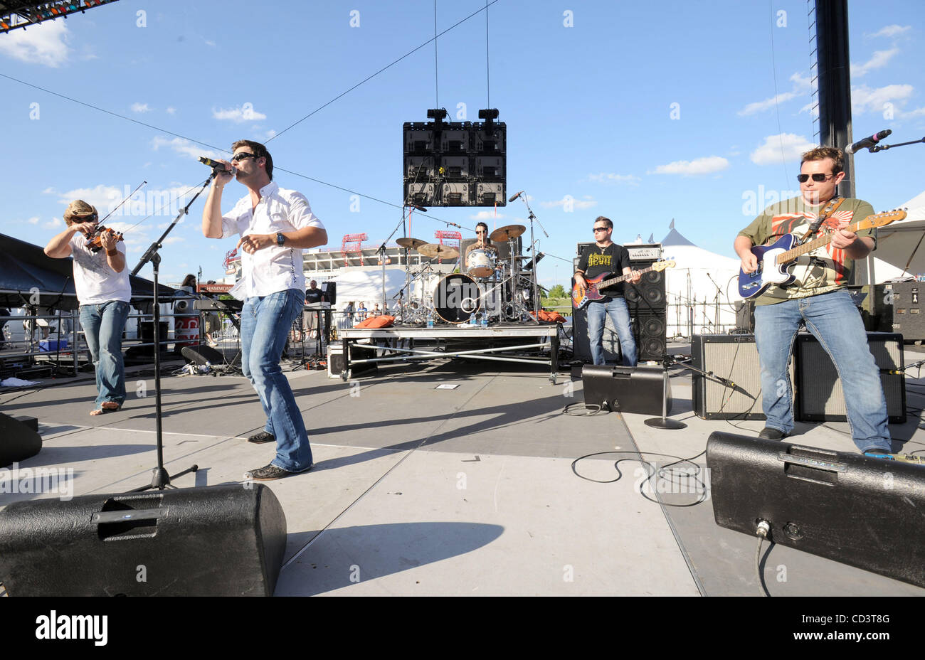 Jun 5, 2008 - Nashville, Tennessee; USA - (L-R) Fiddler DAVID PICHETTE ...