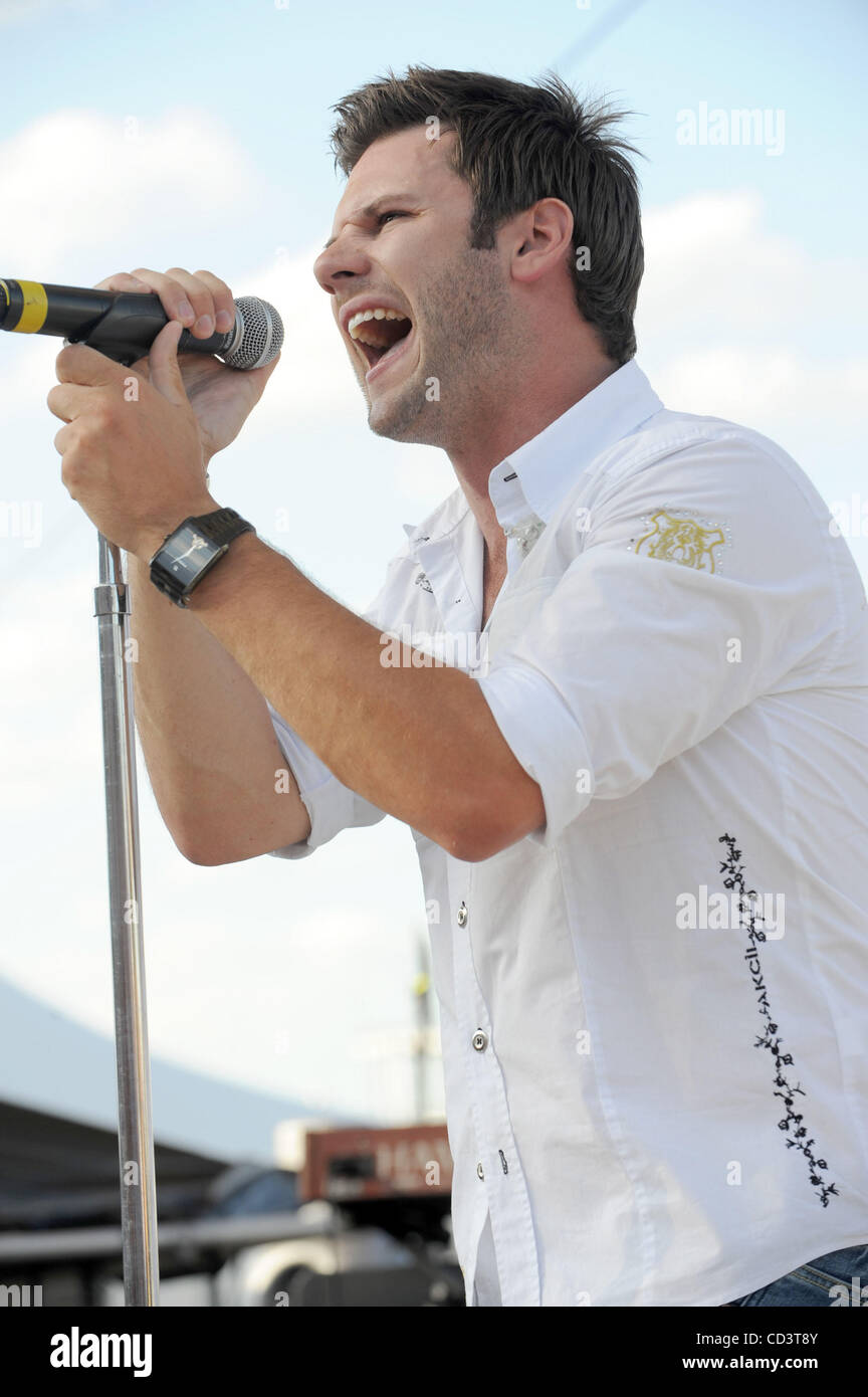 Jun 5, 2008 - Nashville, Tennessee; USA - Singer BRAD MATES of the band ...