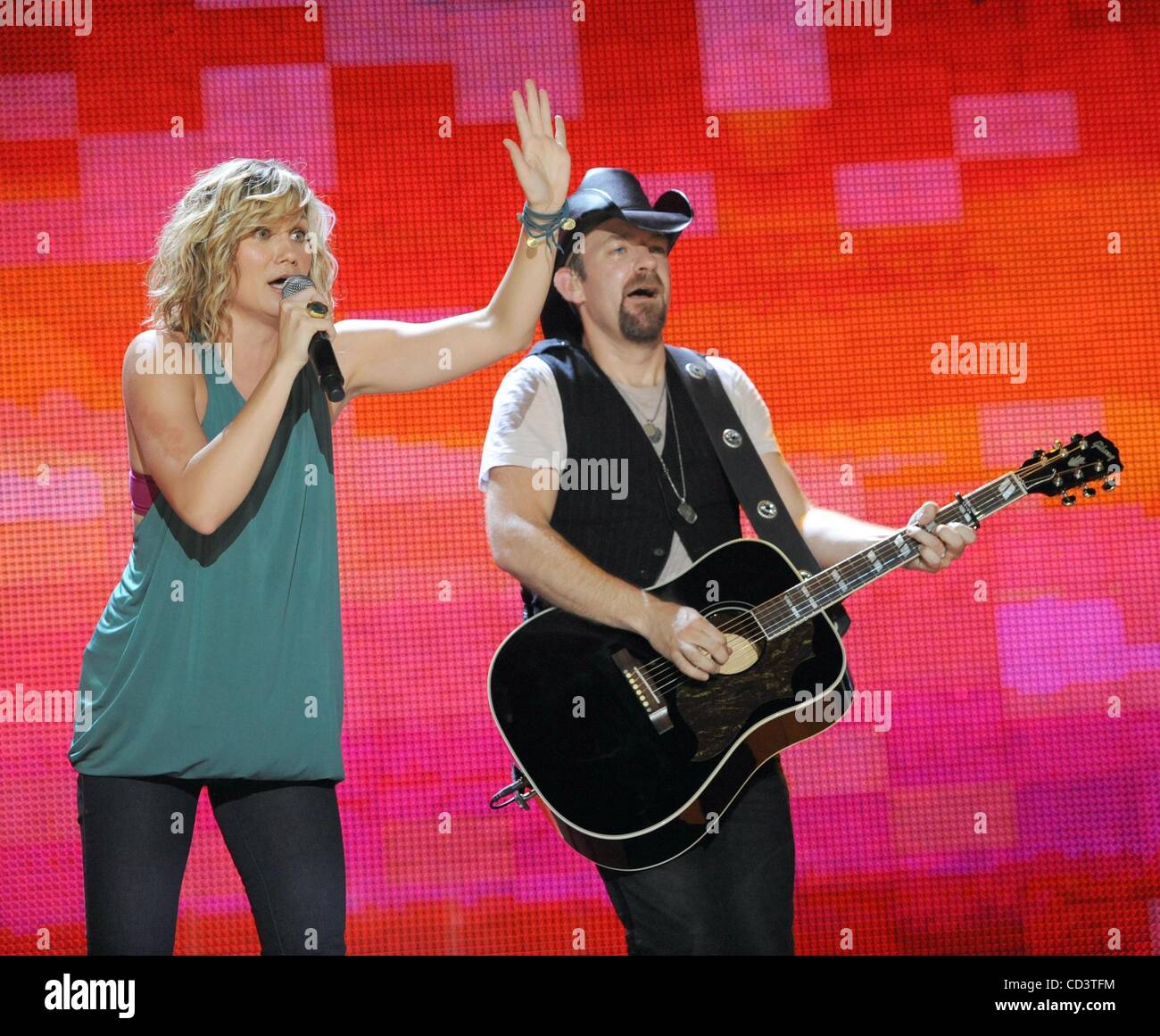 Jun 05, 2008 - Nashville, Tennessee, USA - Singer JENNIFER NETTLES and ...