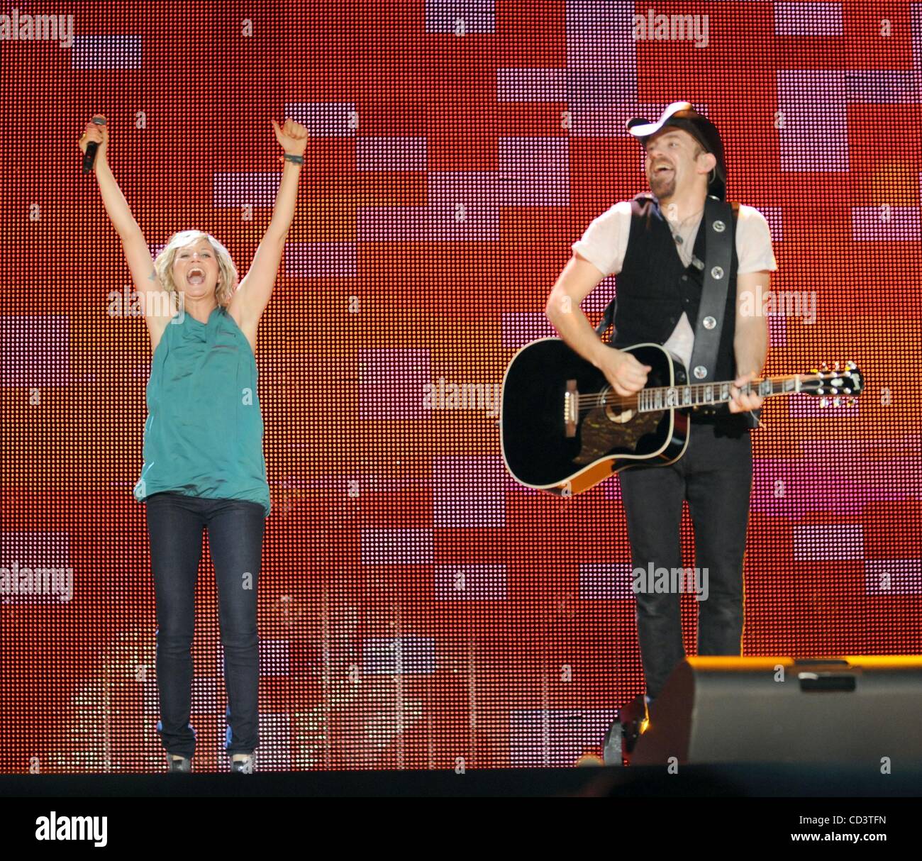 Jun 05, 2008 - Nashville, Tennessee, USA - Singer JENNIFER NETTLES and ...