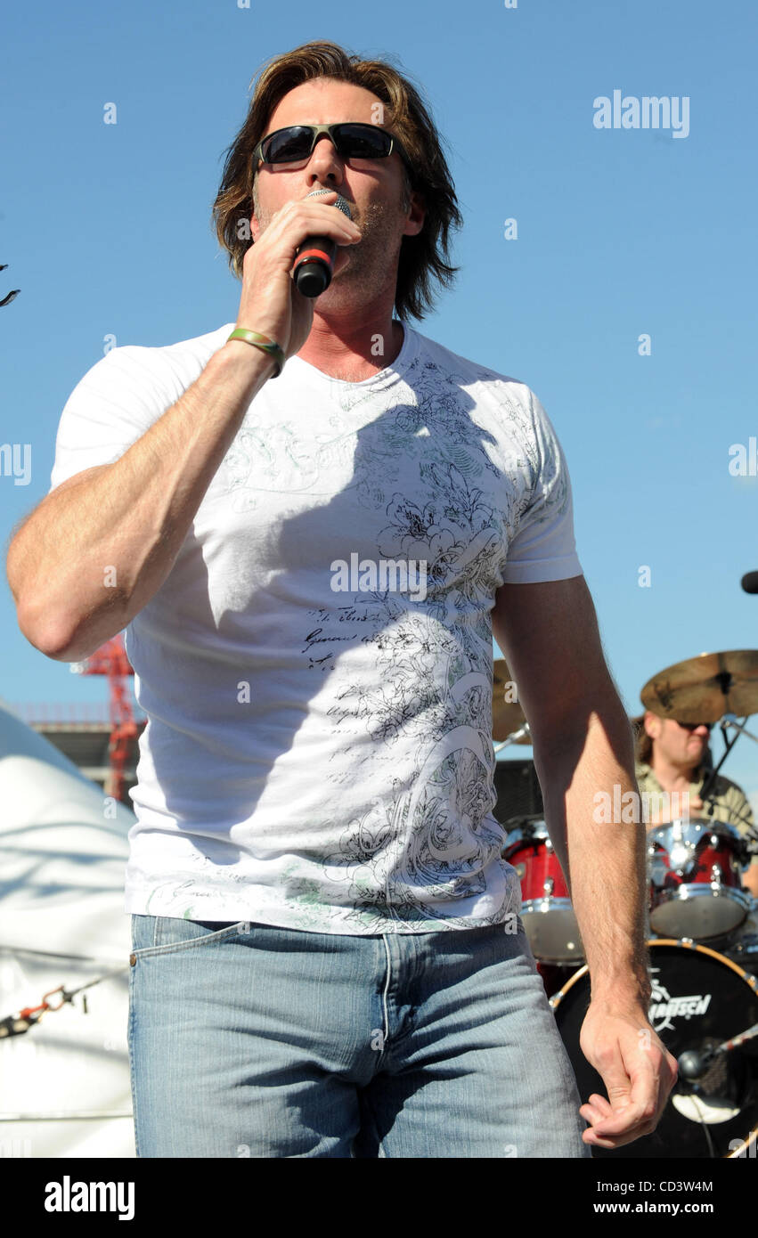 Jun 7, 2008 - Nashville, Tennessee; USA - Singer DARRYL WORLEY performs ...