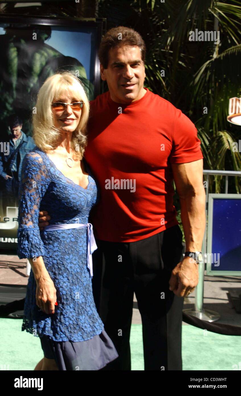 Lou ferrigno incredible hulk hi-res stock photography and images - Alamy