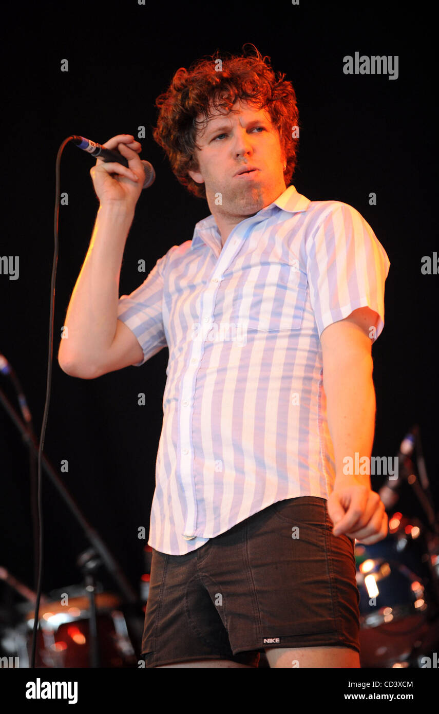 Jun 13, 2008 - Manchester, Tennessee, USA -Singer NIC OFFER of the band ...